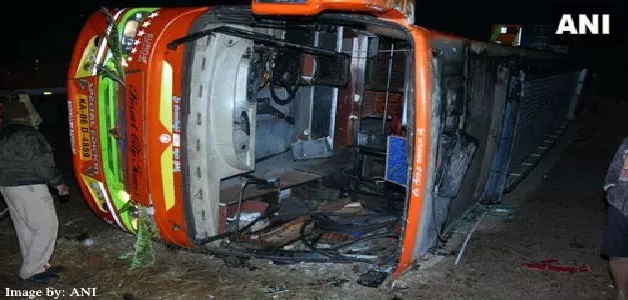 Bus killed in accident two people killed and more than 20 injured