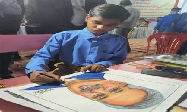 Harsh creates painting of chief minister and collector in minutes, in ...
